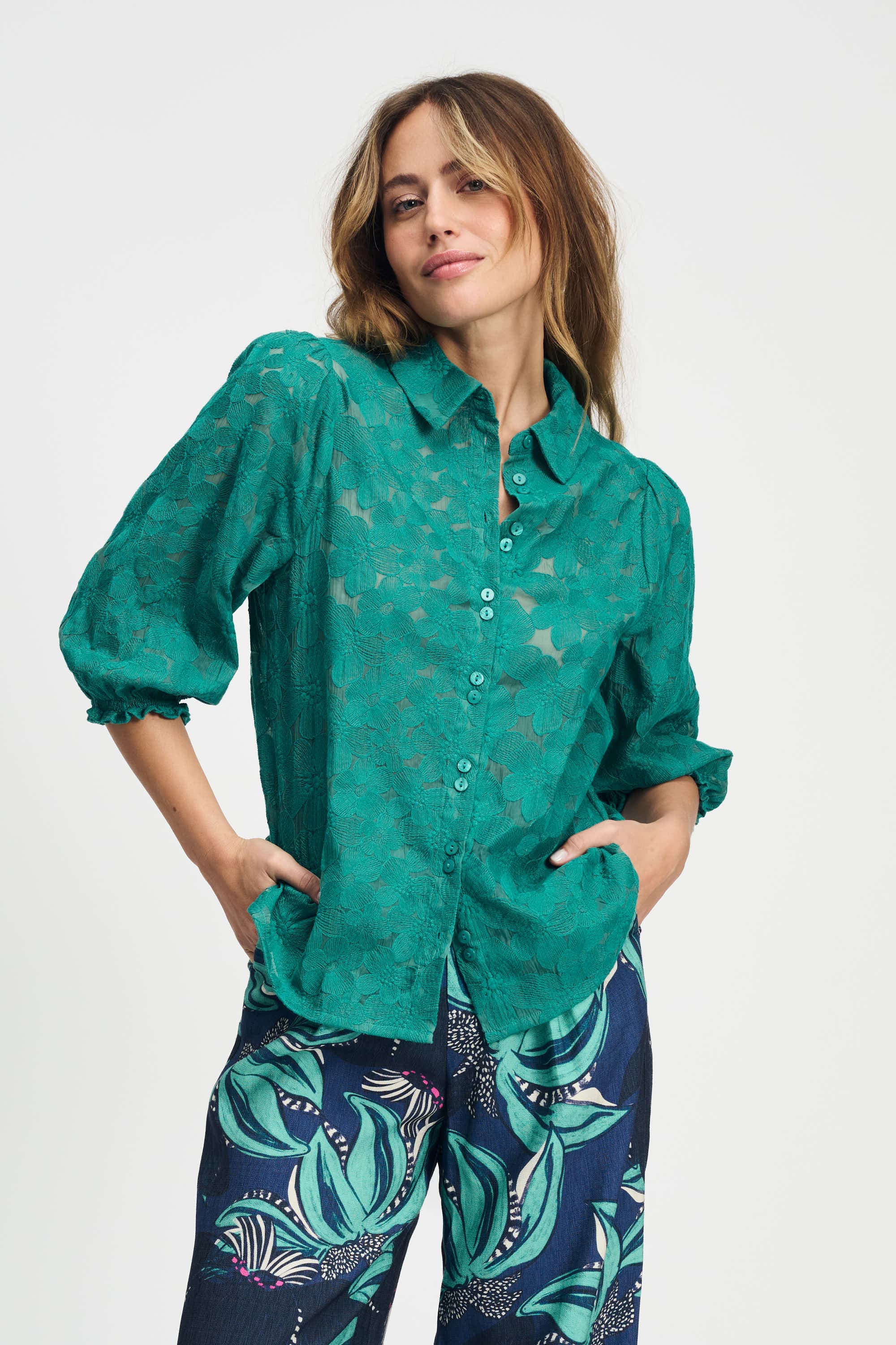 Kleurrijke dames blouses bij POM Amsterdam