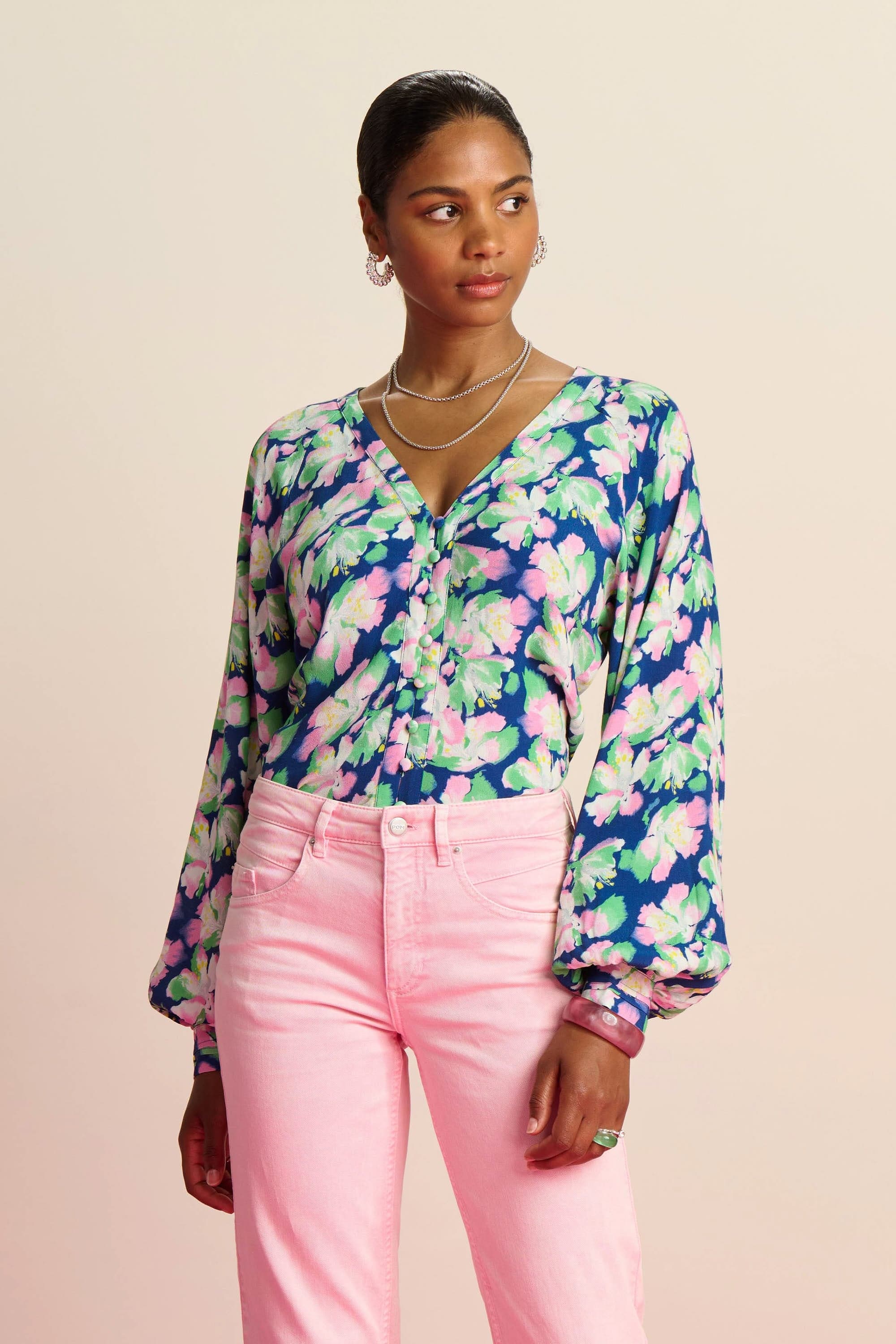 Kleurrijke dames blouses bij POM Amsterdam