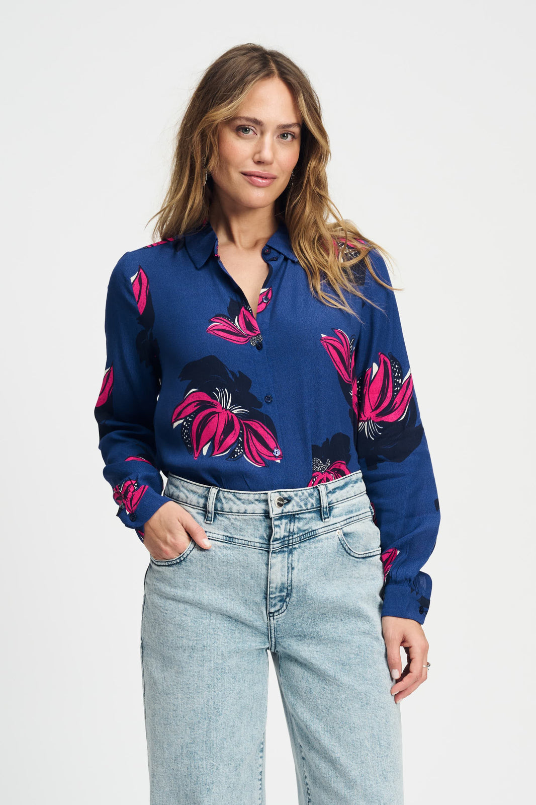 Kleurrijke dames blouses bij POM Amsterdam