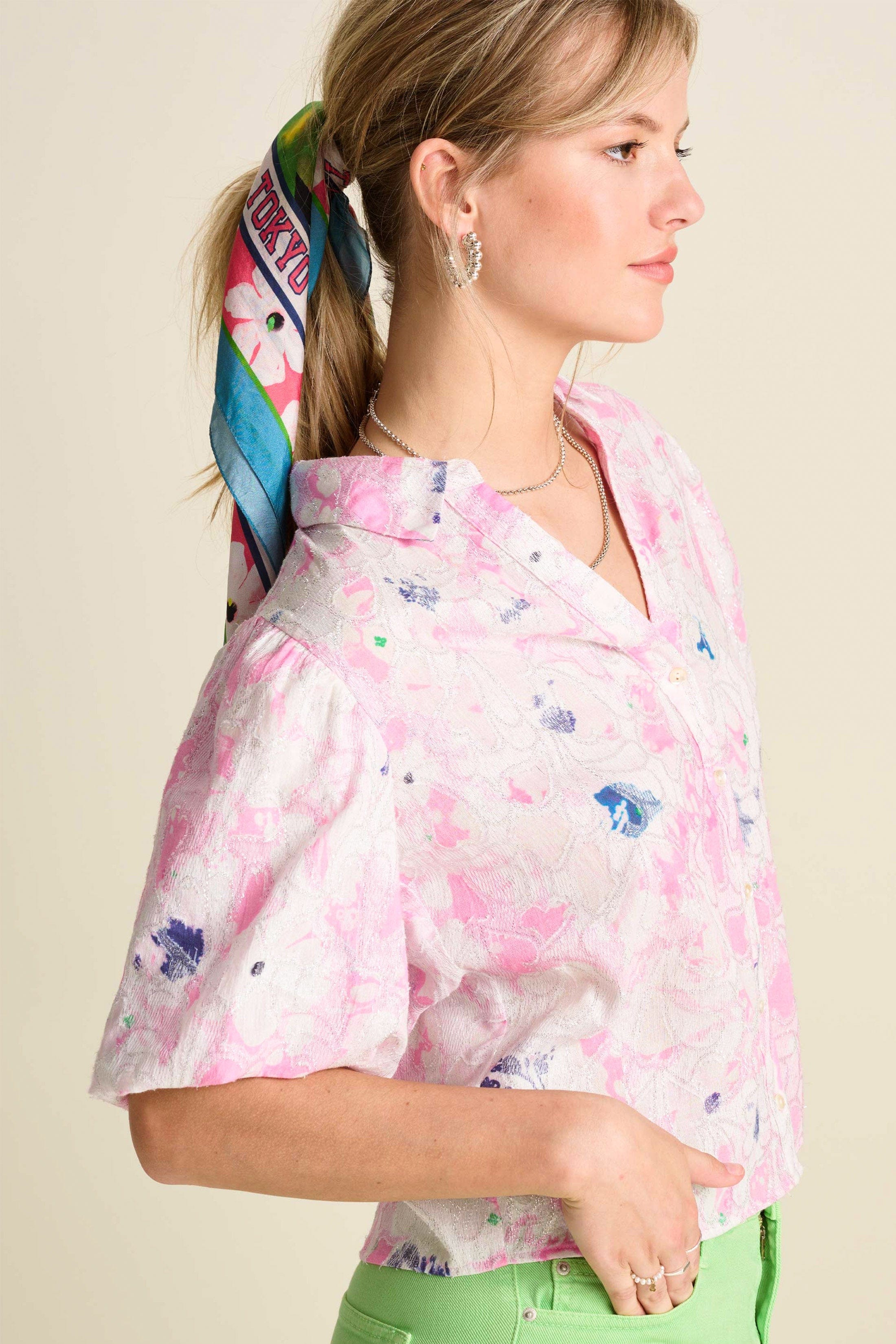Kleurrijke dames blouses bij POM Amsterdam